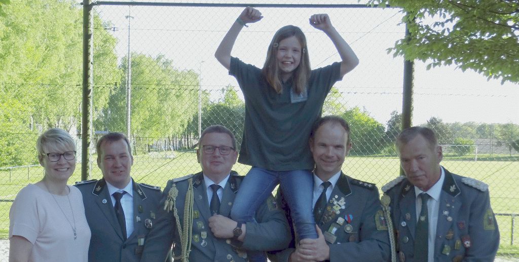 Helmuth Reck ist König und Julia Menke ist Kinderkönigin | Höltinghausen